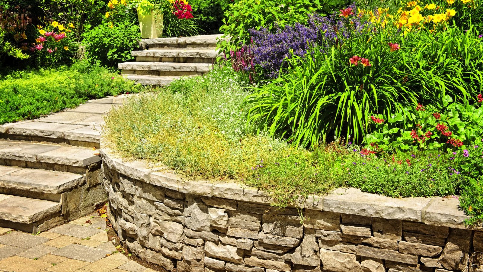 Innovative Retaining Wall Ideas For Small Gardens In NZ